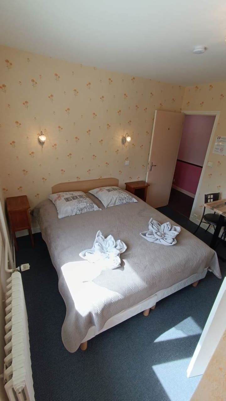 Chambre Double Lit Queen Size (160x200) - Guéret
