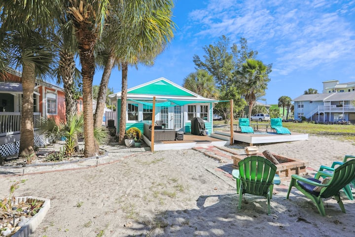 Beach Life 2 - Cozy Cottage Vibes - Treasure Island, FL