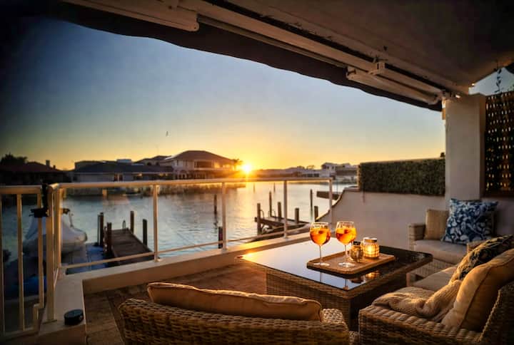 Spacious Waterfront Canal Home | Kayaks & Jetty - Mandurah