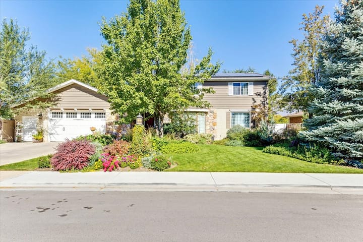 Chic Escape:pet Friendly W/modern Charm & Waffles! - Orem, UT