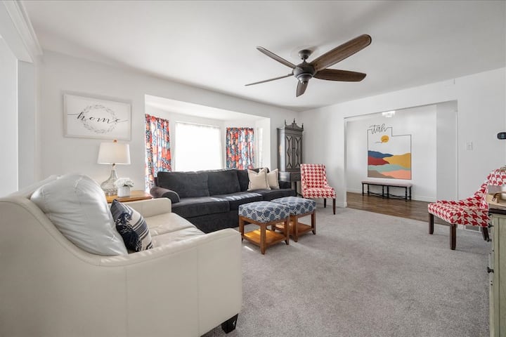 Chic Retreat: Your Dream Getaway Awaits - Pets Too - Orem, UT