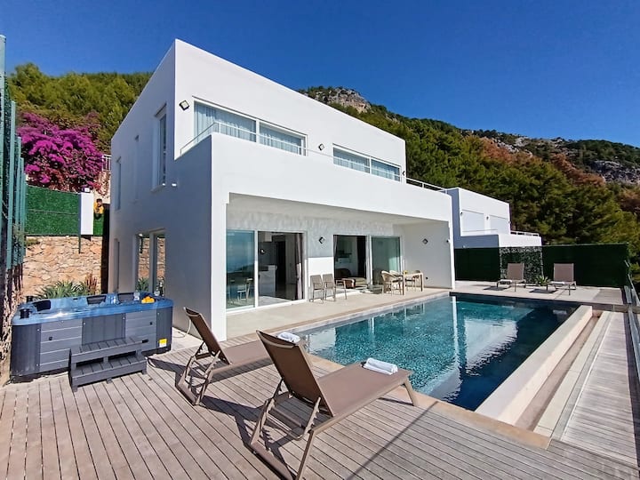 Luxury Escape With Stunning Views & Heated Jacuzzi - Alanya