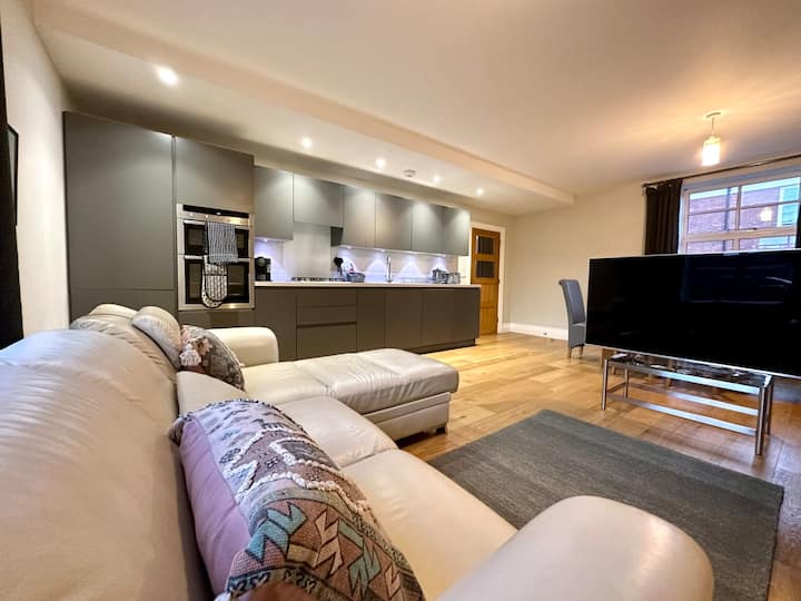 Desirable 2 Bedroom Apartment In Bicester That Sle - Bicester