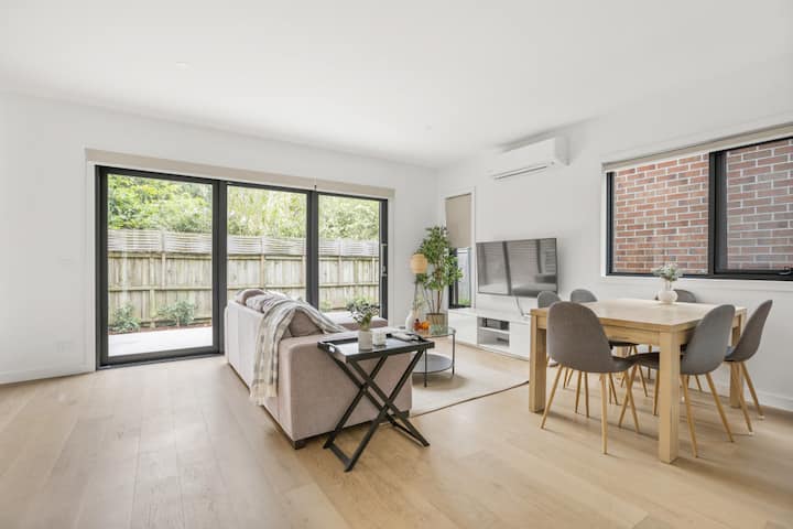 Stayau Modern 4brm Th Bayswater - Mitcham
