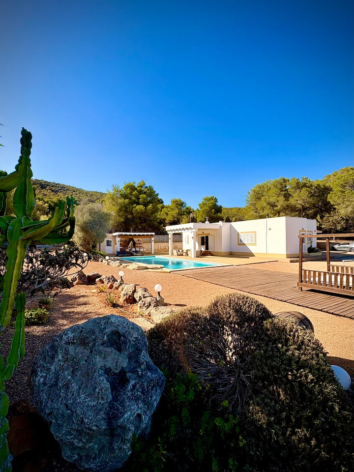 Charming Finca - 4 Br - Pool - Walk To Unvrs - Ibiza