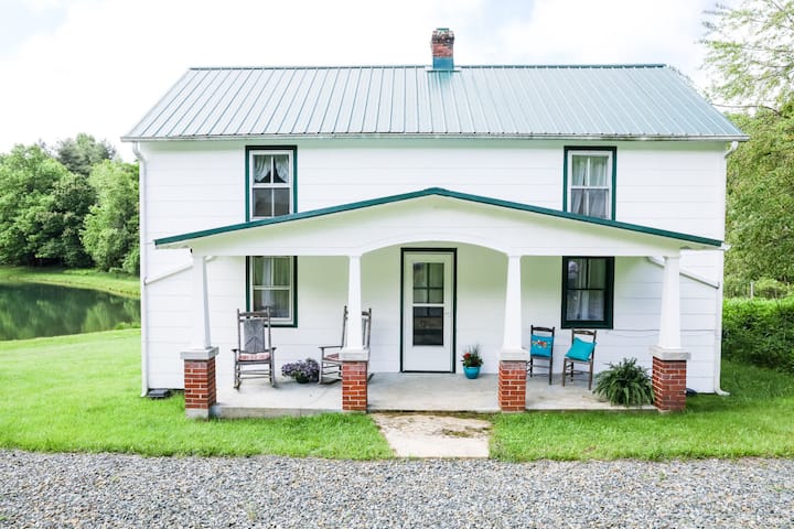Heritage Farmhouse By Buffalo Mountain Getaway - Floyd, VA