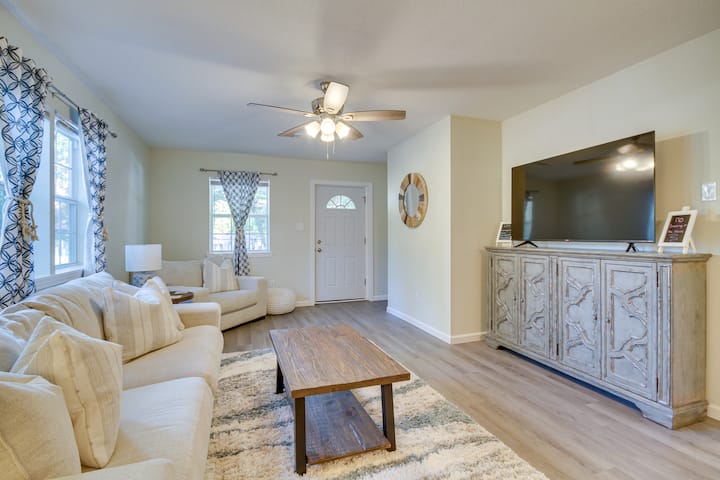 Gulfport Home W/ Fire Pit: Rv/trailer Parking - Gulfport, MS