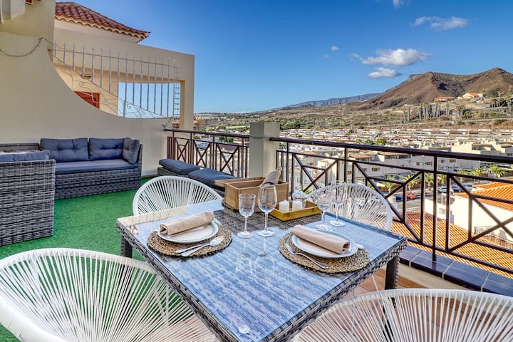Bright Two-floor Penthouse W/ Spa Tub & Huge Outdo - Los Cristianos
