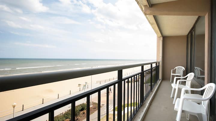 Oceanfront Queen Suite In Virginia Beach - Virginia Beach, VA