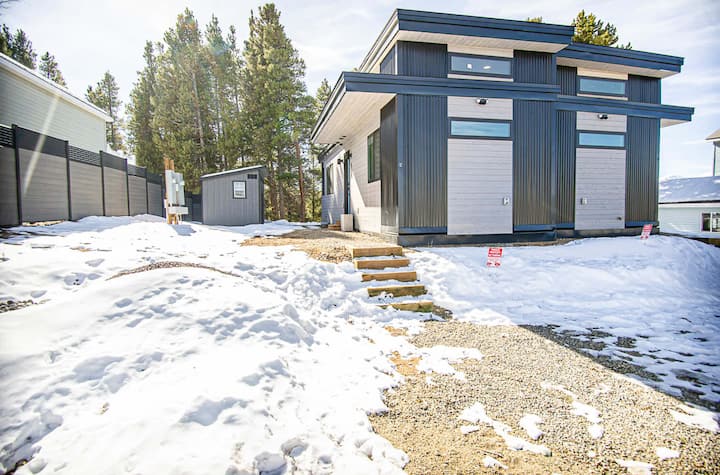 Newly Built | 1br + Loft | Full Kitchen | Views - Leadville, CO