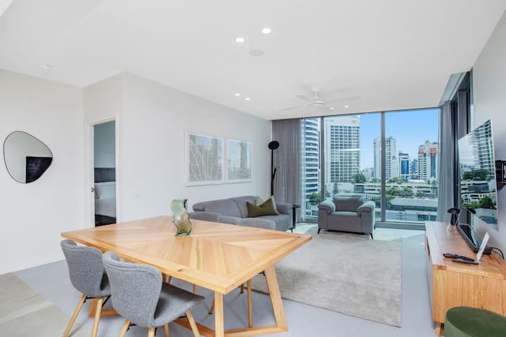 Luxury Signature Stay Ocean Views Pool 2br Lvl9 - Gold Coast