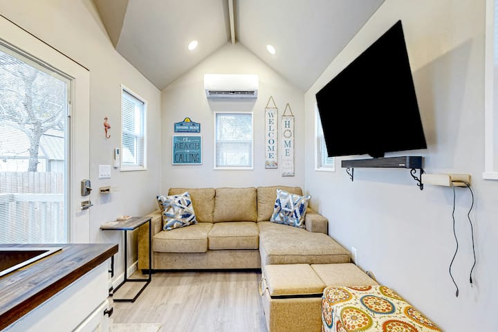 Peaceful & Sun-soaked Getaway With Fire Pit & W/d - Navarre Beach, FL