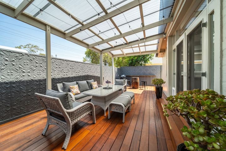 Waratah Cottage—1910s Boutique Heritage - Crafers