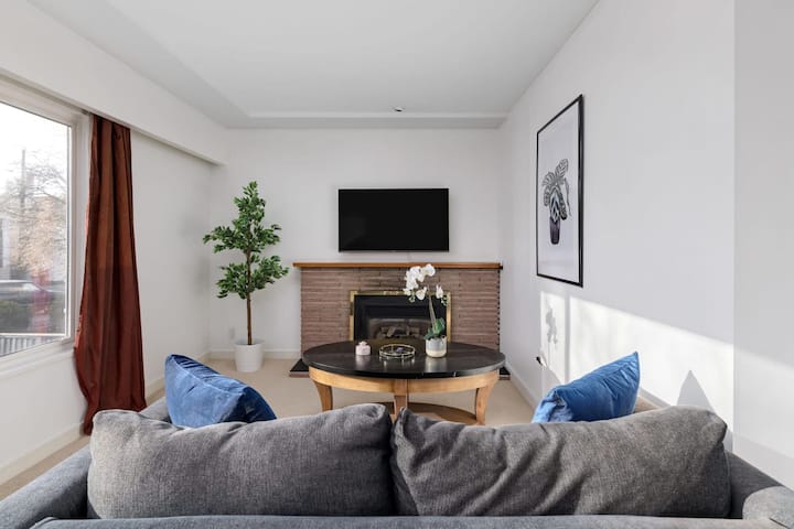 Lovely 2br Home In Foster Ave. - Coquitlam