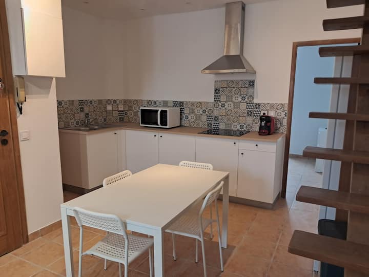 Budgetbnb Sur La Place De Carqueiranne Climatisé - La Garde