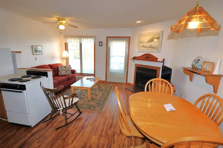 Classic Beach Front Condo With Lake Views - Bayfield, WI