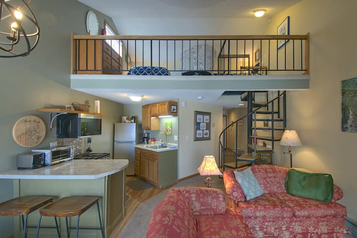 Clean Modern Beach Front Condo With Lake Views - Bayfield, WI