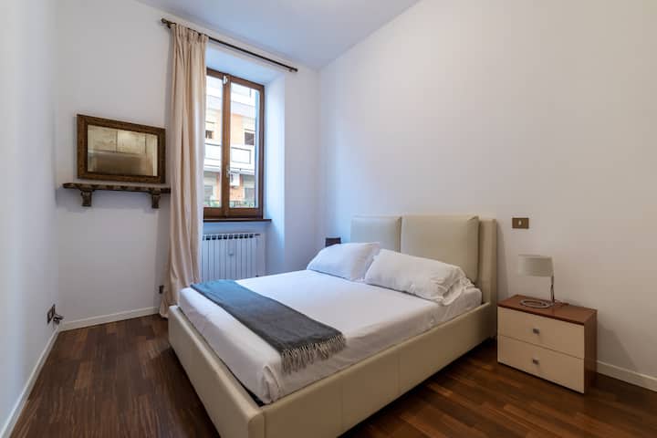 A Stones Throw From The Colosseum! - Monti
