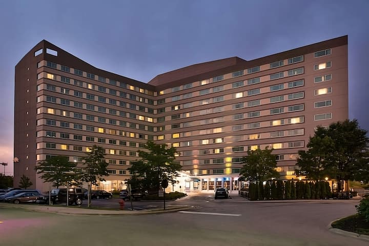 Excellent Stay In Rosemont! Pet-friendly Unit! - Chicago, IL