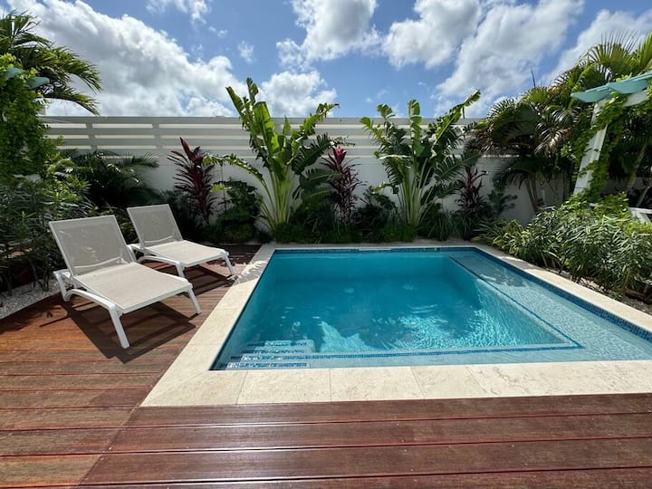 Peaceful Escape With Lush Gardens & Pool - Aruba