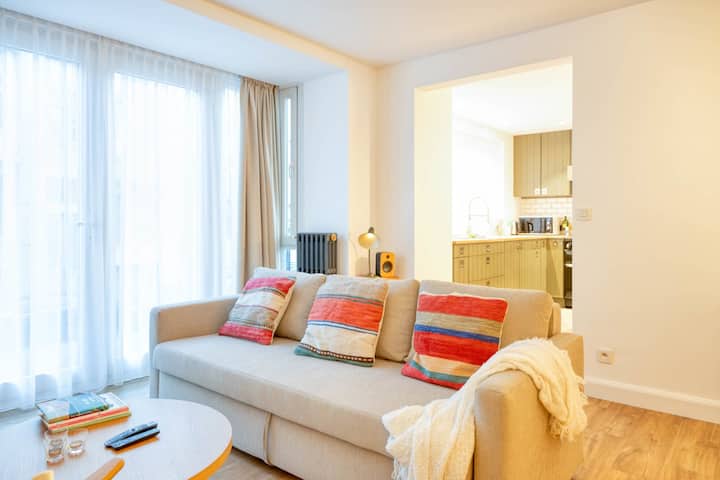 Chic 3-br Oasis In Ghent: Stylish Interiors - Lochristi