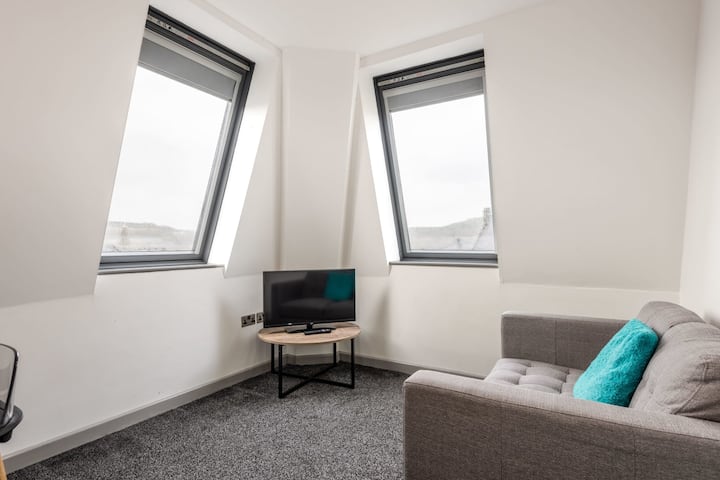 Modern 1 Bed Budget Apartment In Central Halifax - Clifton