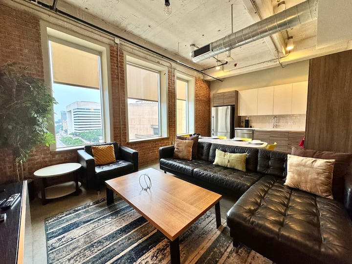 2br | 2 Bath | Downtown Views | Free Valet Parking - Dallas