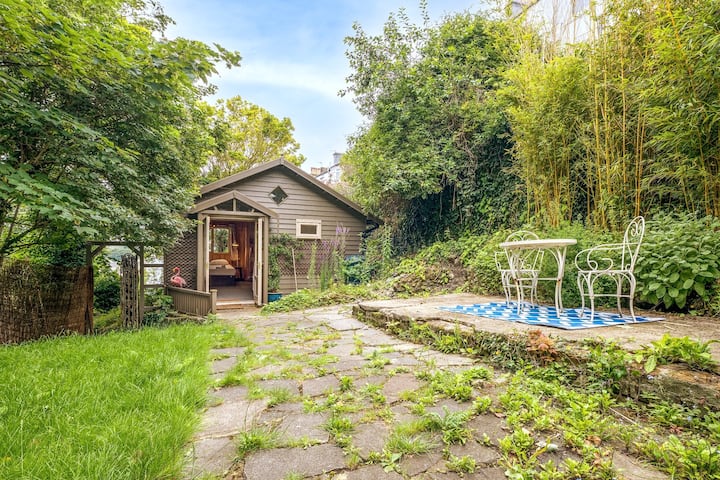 Host & Stay | The Eco Cabin - Brighton