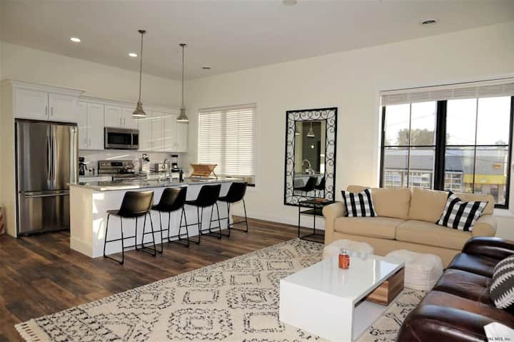 146 S Broadway #1 Saratoga Springs Ny 12866 - Saratoga Springs, NY