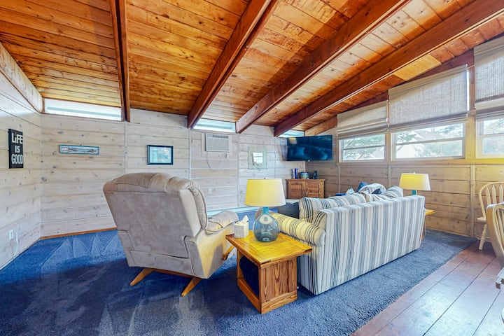 Charming & Bright Beach Getaway With Generous Pati - Dewey Beach, DE