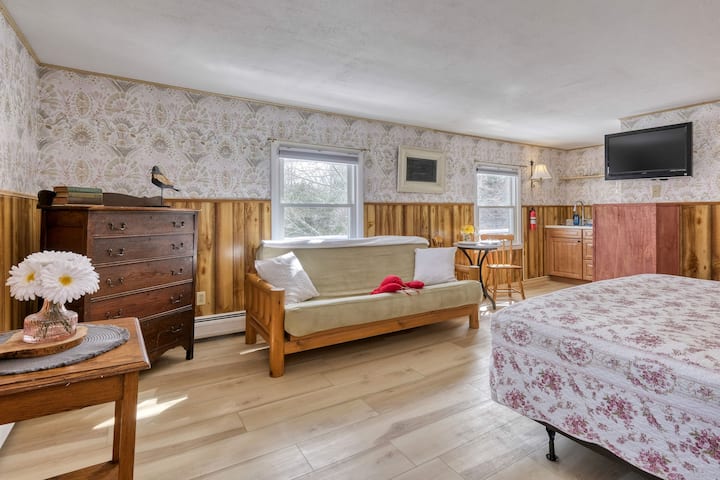18 Acadia Lodge King Bed Ac Open Hearth Inn - Acadia National Park