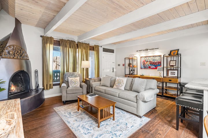 2-bedroom Condo W/ Kiva Fireplace Walk To Plaza - Santa Fe