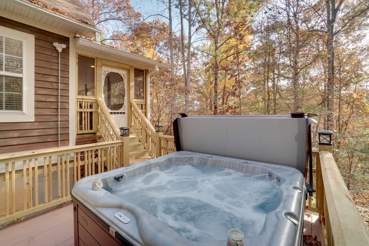 Enchanted Forest Cottage W/ Hot Tub! - Hiawassee, GA