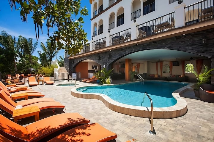 Vibrant Stay In St. Pete Beach! Pool, Pets Allowed - St. Pete Beach, FL