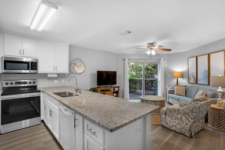 Beautiful 1br/1ba Condo | Pool | Beach Access! - Miramar Beach, FL