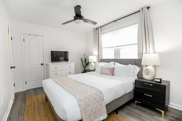 Sojourn At Anchor Breeze | Modern 1br Pet Friendly - Norfolk, VA