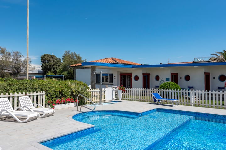 La Casina Del Pescatore On The Beach - Marina di Pietrasanta