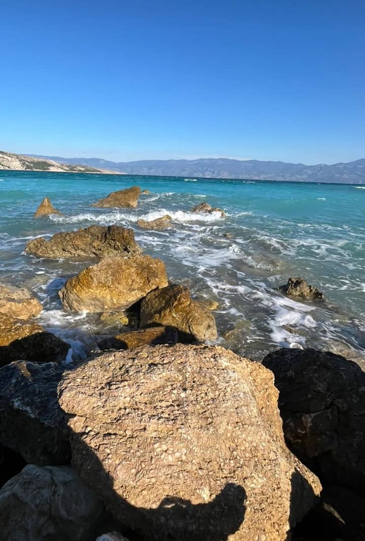 Apartment With Balcony And Mountain View Oleandra - Baška