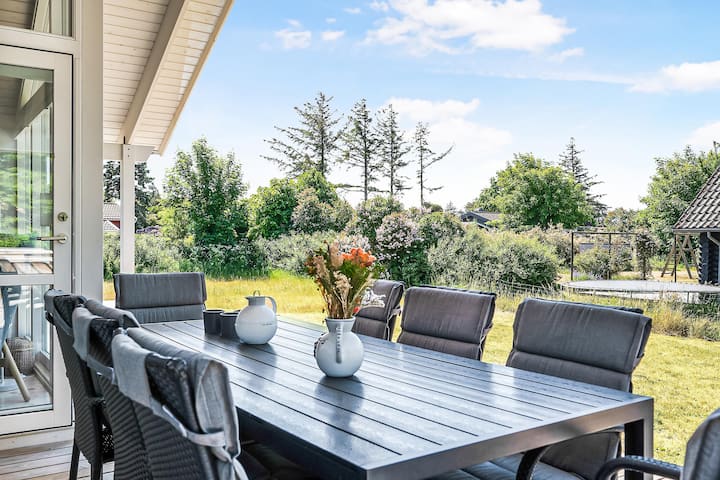 Stylish 8-person Holiday Home Just 5 Minutes’. - Tanska