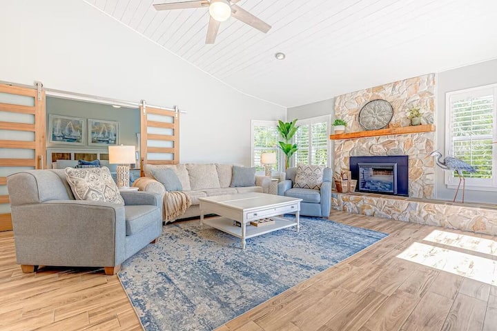 Luxury Waterfront Oasis W/pool, Dock, Firepit! - Cocoa Beach, FL