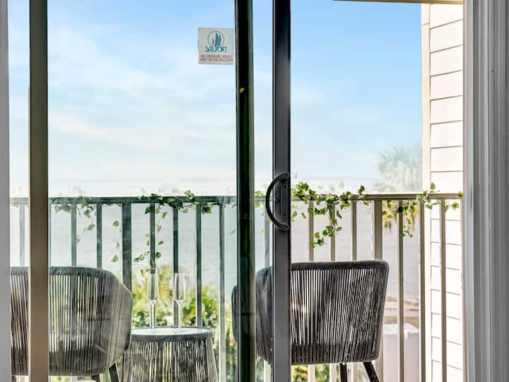 Palm Beach Luxury | Waterfront Suite & Heated Pool - Tampa, FL