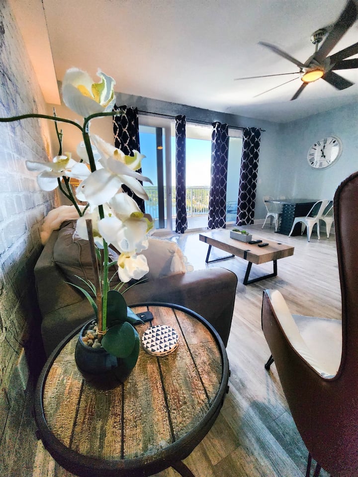 Light Fountain Show View, Gorgeous 1 Bd Condo - Panama City Beach