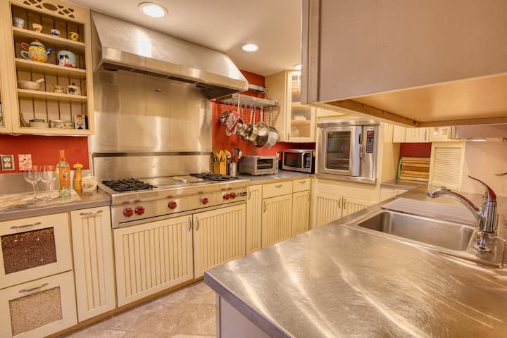 Charming Ketchum Cottage With Gourmet Kitchen - Ketchum, ID