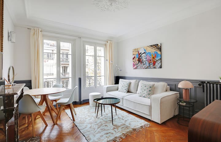 An Amazing 2-br Near Malherbes / Monceau - Champs-Élysées - Paris