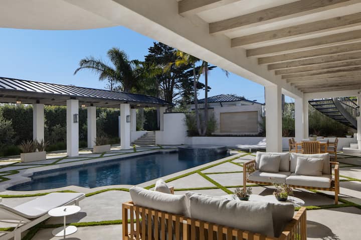Malibu Dume Estate With Pool Theater & Ocean View - Malibu, CA