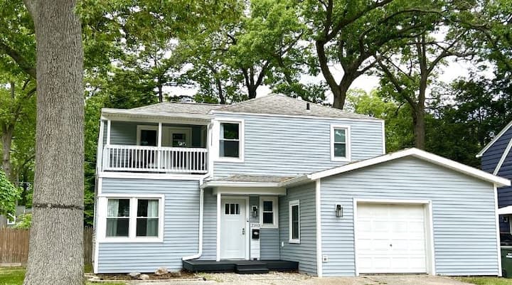 Corner Crossing: Muskegon’s Best Summer Retreat - Muskegon, MI