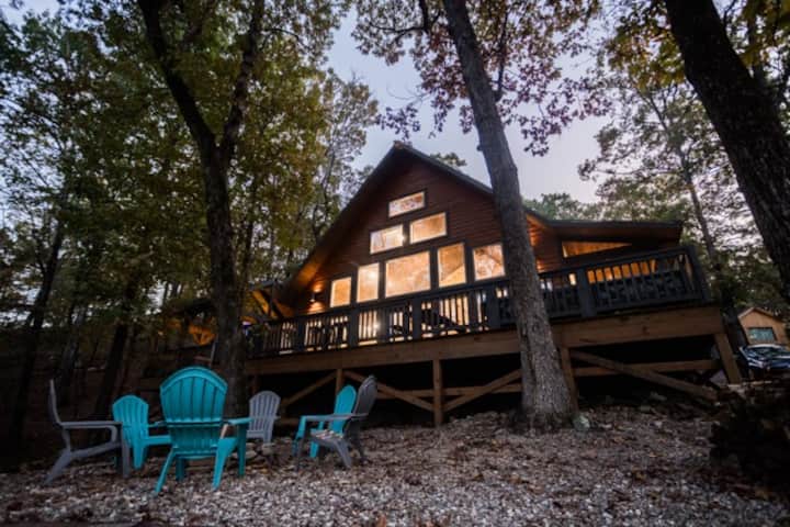 A Blissful Escape - Pet Friendly, Hot Tub, Firepla - Broken Bow, OK