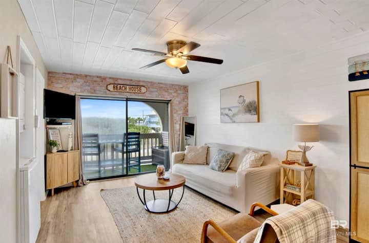 Newly Updated Unit! Lagoon View, 2 Outdoor Pools! - Gulf Shores, AL