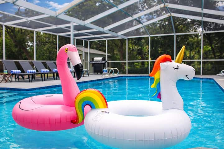 Heated Pool Near Tampa W/ Games, Firepit, Kingbeds - Brandon, MB