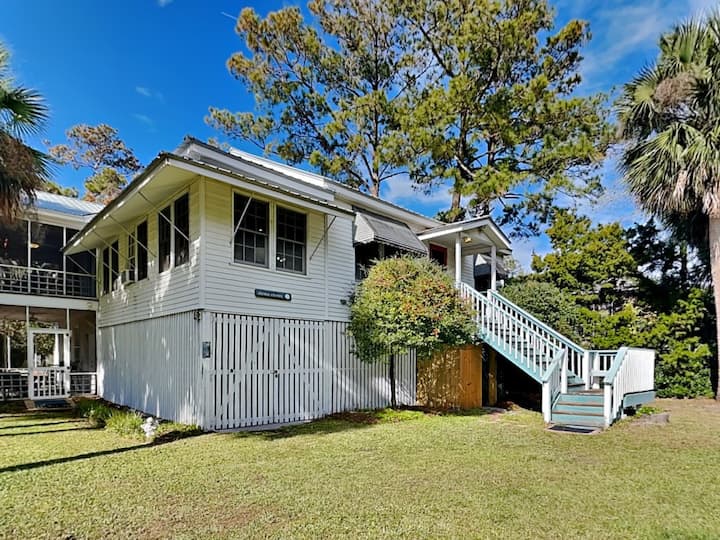 1111 2nd Avenue | Cozy Tybee Island Cottage - Tybee Island, GA